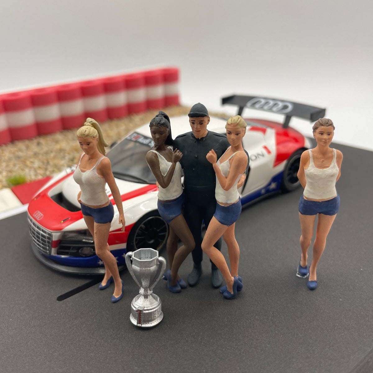 Model making figures 1/32 hand painted 1 driver with 3 Grid Girls race ...